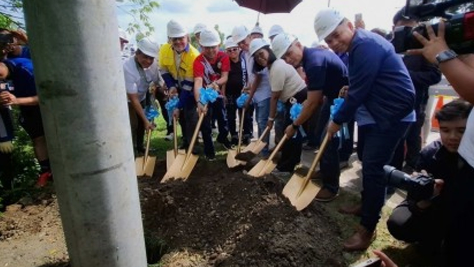Davao Light Installs Electric Poles In New Davao Del Norte Franchise ...